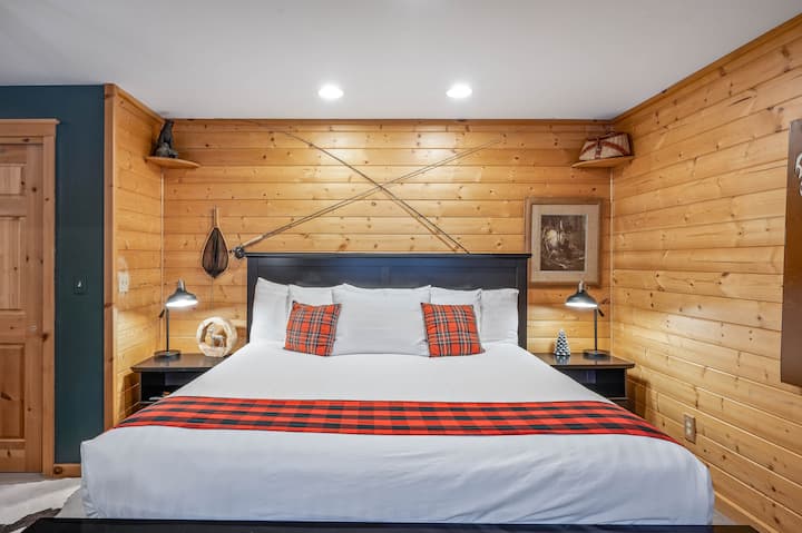 Hemlock. River View. King. Deck. Fireplace. Dogok - Leavenworth, WA