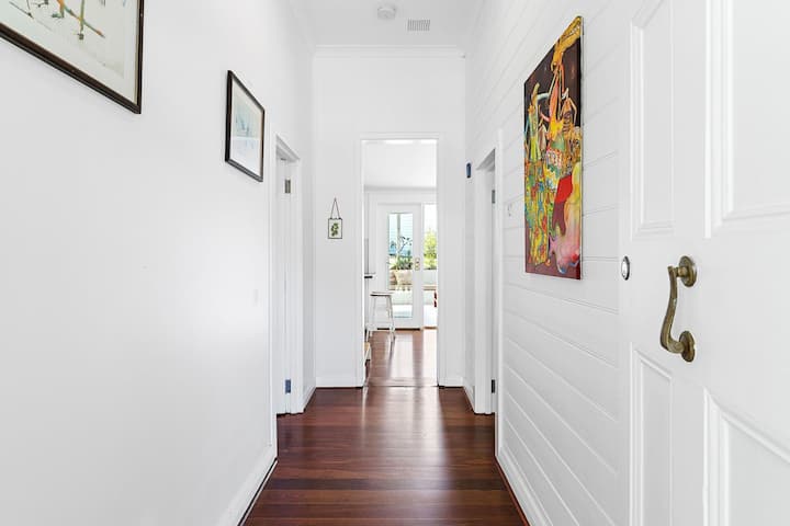 Cottage By The Beach - Fremantle Station