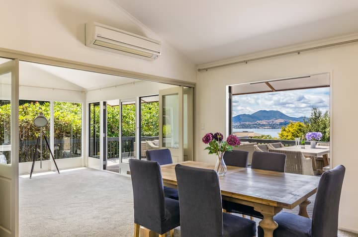 Acacia Bay Views - Serene Panoramic Views Retreat - Taupō