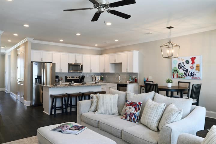 Colonel's Crib - 3 Bedroom Suites + Loft! - 옥스퍼드