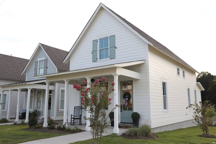 New! - Ole School Getaway - Cozy Southern Retreat - Oxford, MS