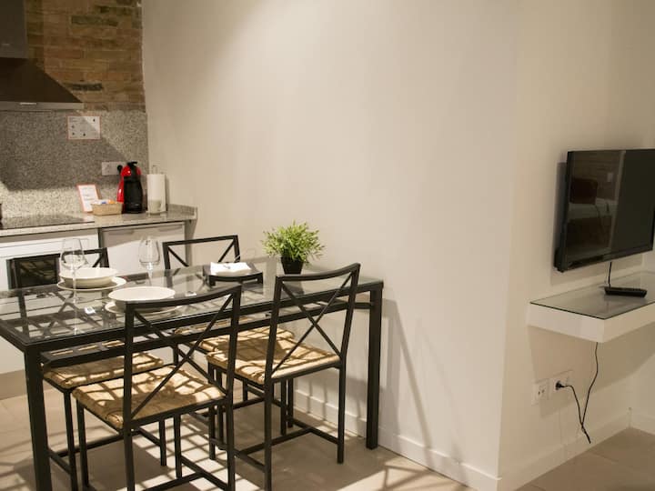 C01 Apartamento Interior De 1 Dorm Y Sofá Cama - Barcelona