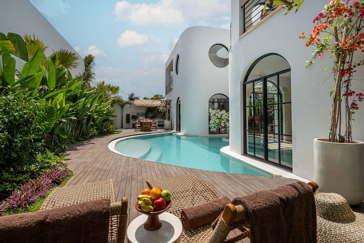 Luxury 4bd Villa Casa Diplomatico With Pool - Seminyak