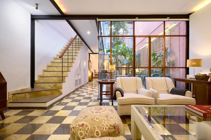 240m2 House With Private Parking Included - Seville