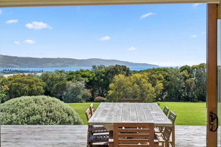 The Hamptons At Marengo -Executive Apollo Bay Home - Apollo Bay