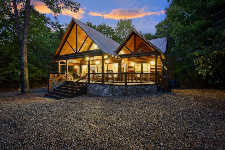 Beyond Blessed: Luxe Cabin W/ Hot Tub & Game Room - Broken Bow, OK