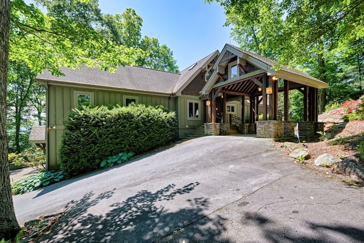 Heavenly Lake Views - Luxury Mountain Home - Cashiers, NC