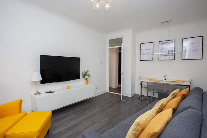 Newly Renovated City Apartment - Glasgow Central Station
