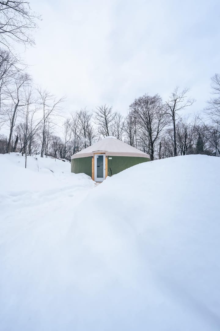 Spacious Yurt In The Woods - Sainte-Agathe-des-Monts