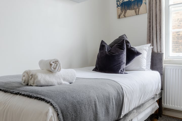 Box Budget Twin Studio Baker St Central London G8 - Marylebone