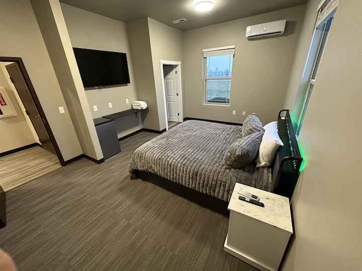 Newly Remodeled! - B6 - Large King Ada Accessible - Charleston, IL