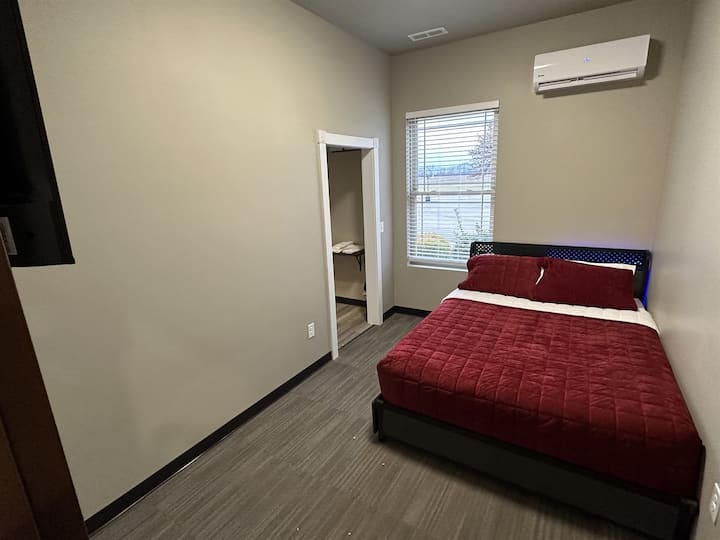 Newly Remodeled! B7 - Two Room Suite, King & Queen - Charleston, IL