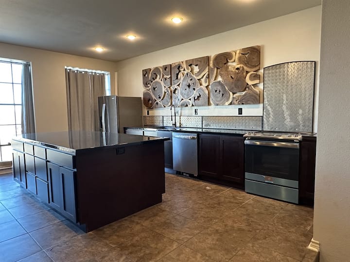 Data Center Peeps-3 King/1 Queen (Weekly Tidy Up) - Abilene, TX