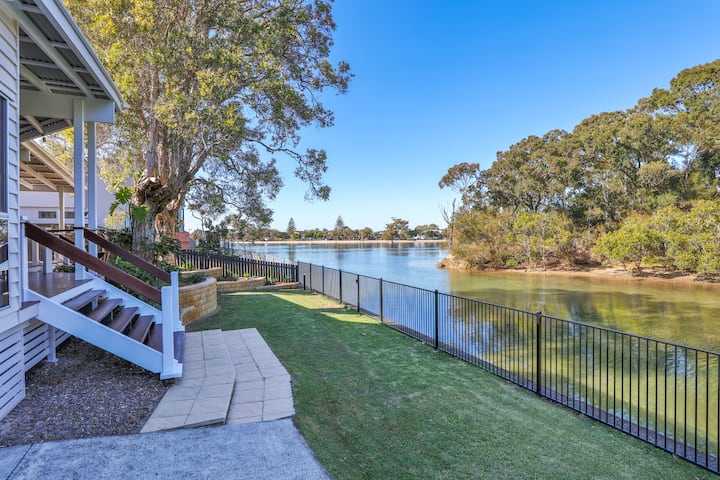 Luxury Waterfront Stay At Tallebudgera Creek - Coolangatta