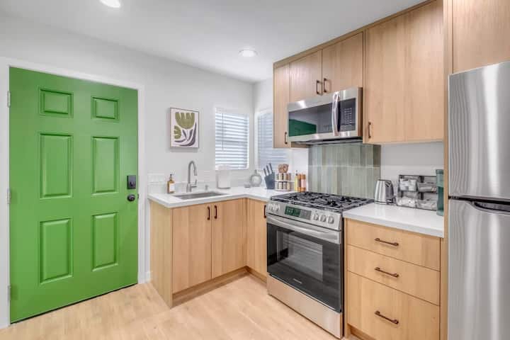 The Green Cozy Retreat - Rosemead, CA