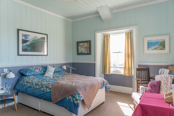 Double Aspect Views Of Sea, Ensuite Loo&sink Only - Haverfordwest