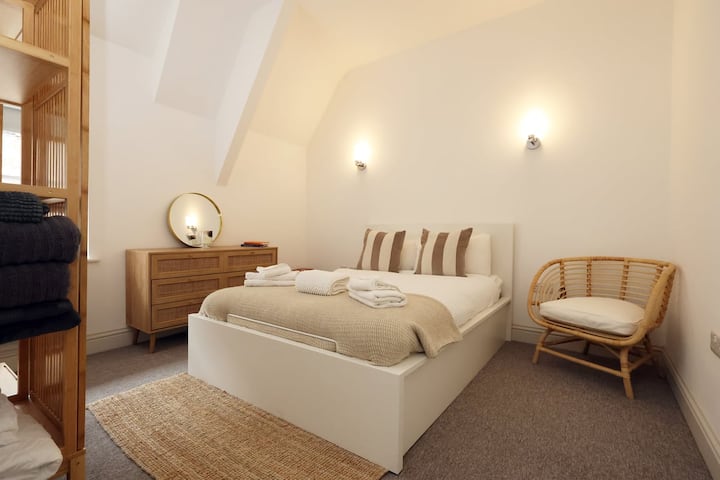 Relax In Pontcanna: 1br With Parking & Amenities - Cardiff