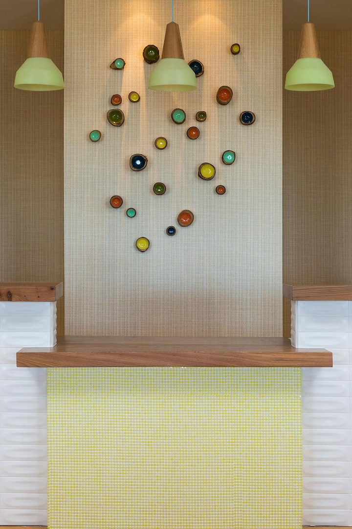The Largest Oceanfront Hotel On Martha’s Vineyard - Edgartown, MA