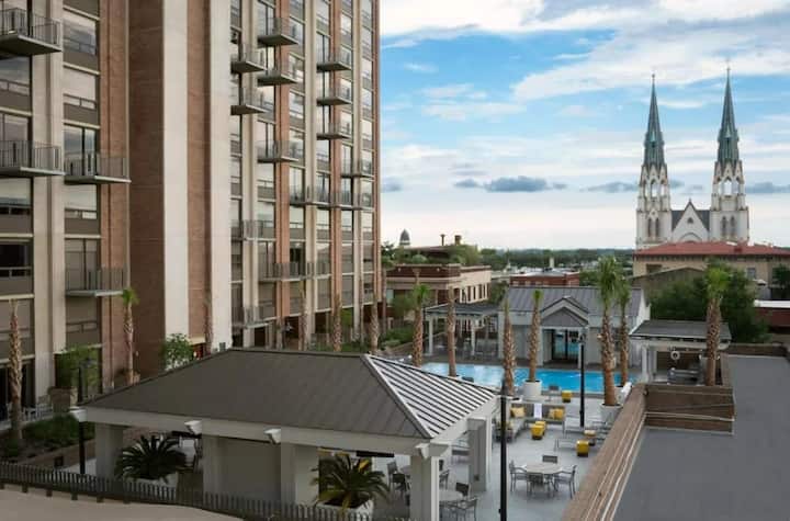 Near Forsyth Park | Rooftop Pool & City Strolls - Savannah, GA