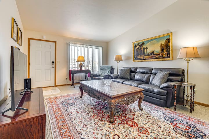 2 Mi To Lake Michigan: Cozy Duplex W/ Private Yard - Manitowoc, WI