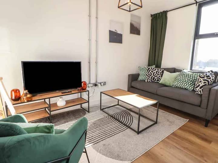 Woolston Central 2-bedroom Apartment - Warrington