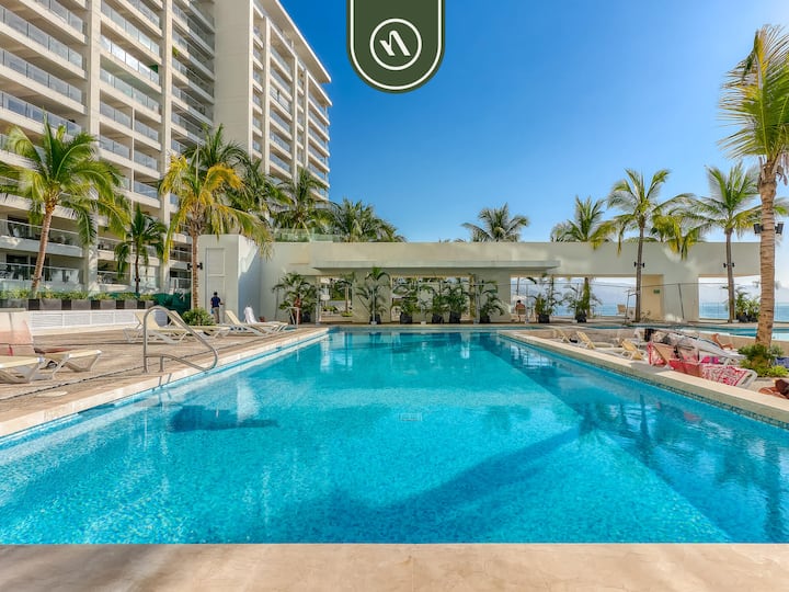Amazing Oceanfront 1br Condo - Rooftop Pool - Puerto Vallarta