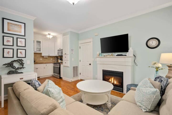Incredible Storybook Themed Cottage, Pet Friendly, - Lincoln City, OR