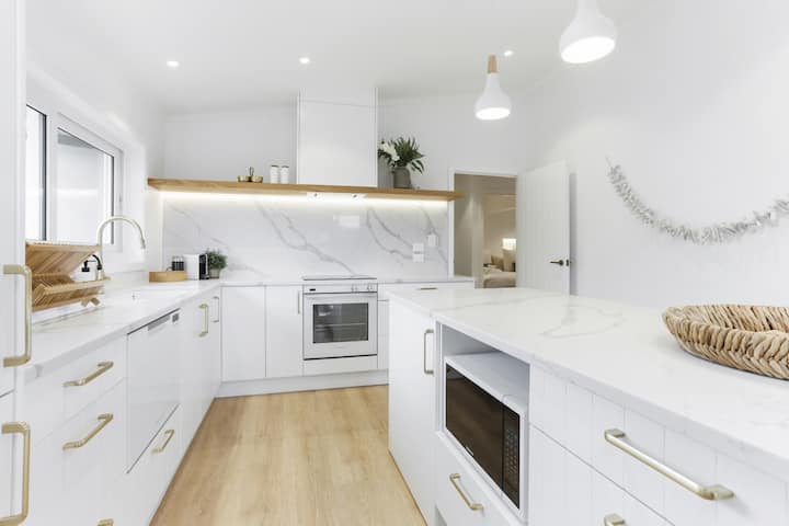 Escape To A Private Beachside Family Retreat - Auckland