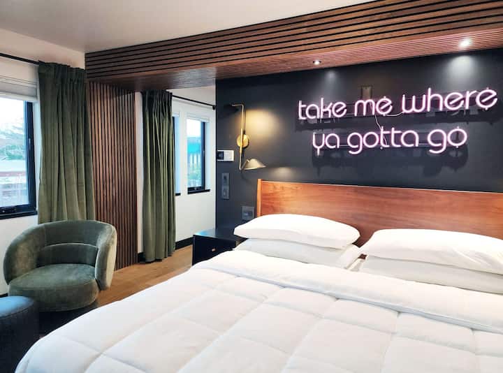 The Berry @ The Louie Boutique Motel! New! - Newport, OR