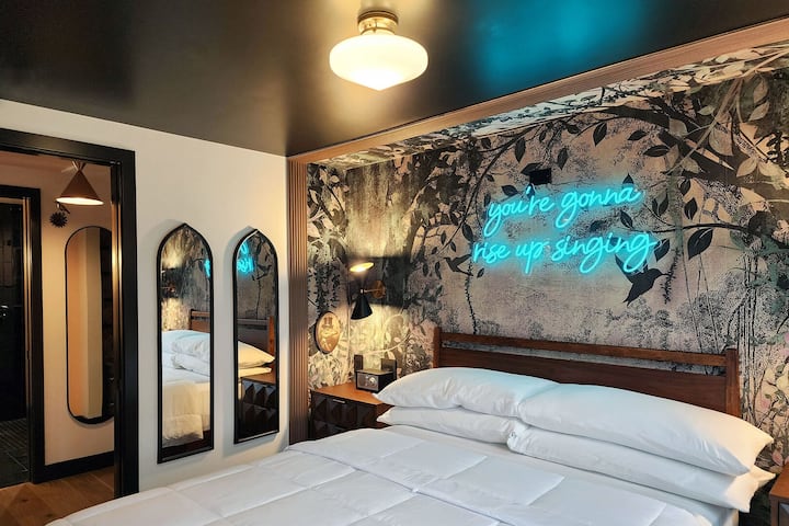 The Armstrong @ The Louie Boutique Motel, One Br! - Newport, OR