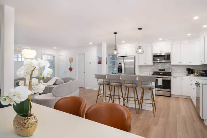 Upscale 4br Retreat At The Reservoir! - Bridgeport, CT