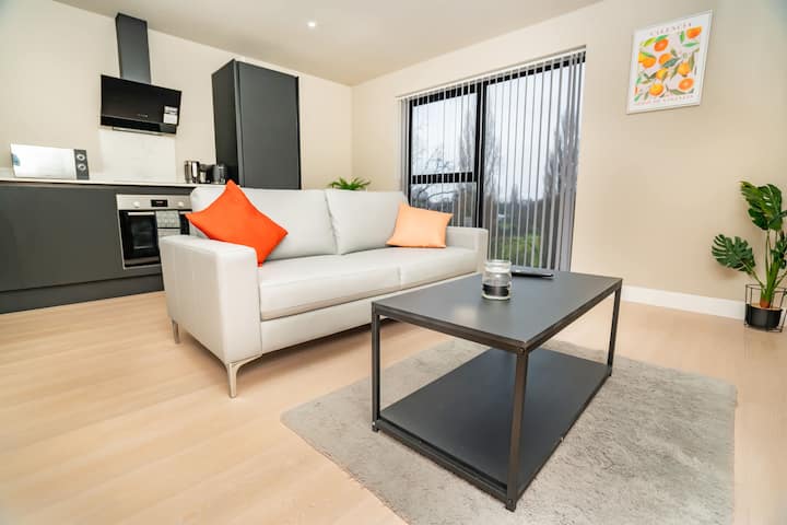 Fabulous 1 Bed Apartment In Birmingham - Solihull