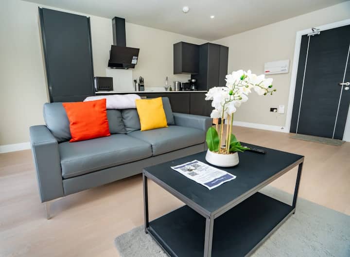 Modern & Bright 1 Bed Apartment In Birmingham - Solihull