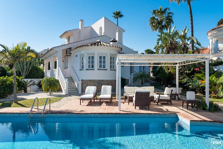 Casa Blanca | Villa With Garden In Estepona - Casares