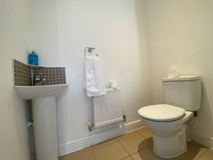 Spacious Bracknell Four Bedroom House - Bracknell