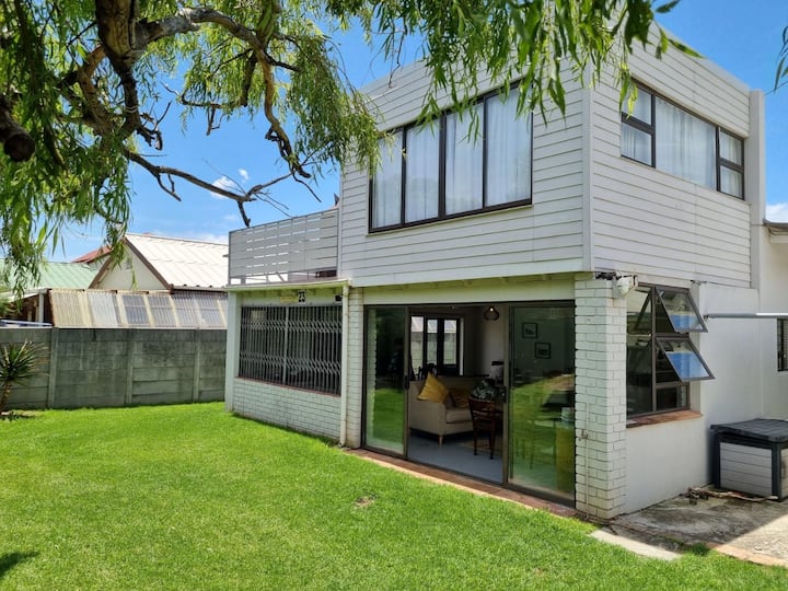 Character Coastal Home, Indoor Braai, Beach Nearby - Grabouw