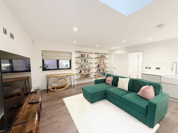 Two Bedroom Basement Flat In Brasswork - Bristol