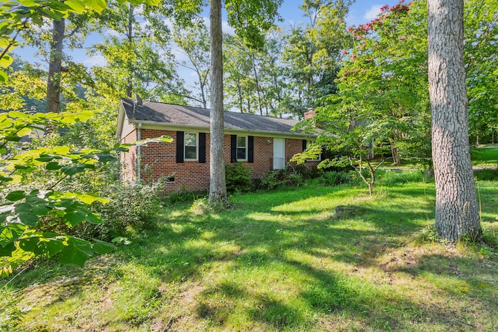 New! Charming Family Retreat With Scenic Views - Lake of the Woods, VA