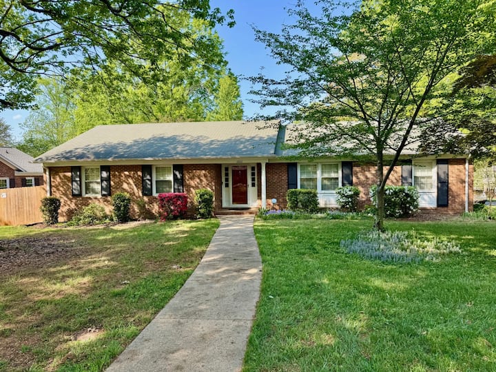 4 Bdrm In Forest Valley W/ Fenced Yard Greensboro - Greensboro, NC
