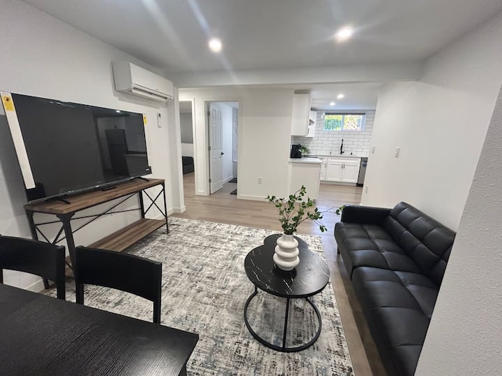 2br Near Downtown, Airport, Stadiums, Train - Seattle, WA