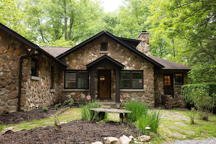 Stonegate • Mtn Retreat • 3br/3ba • Sleeps 10 - Hendersonville, NC