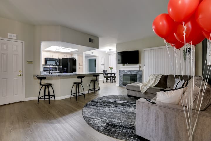 6 Mi To Vegas Strip: City-view Gem W/ Pool Access - Las Vegas, NV