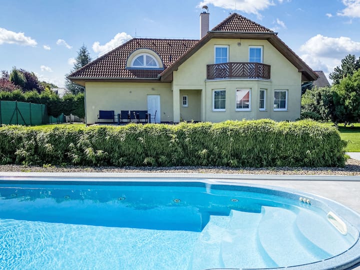 Pool & Garden Villa By Interhome - Prag