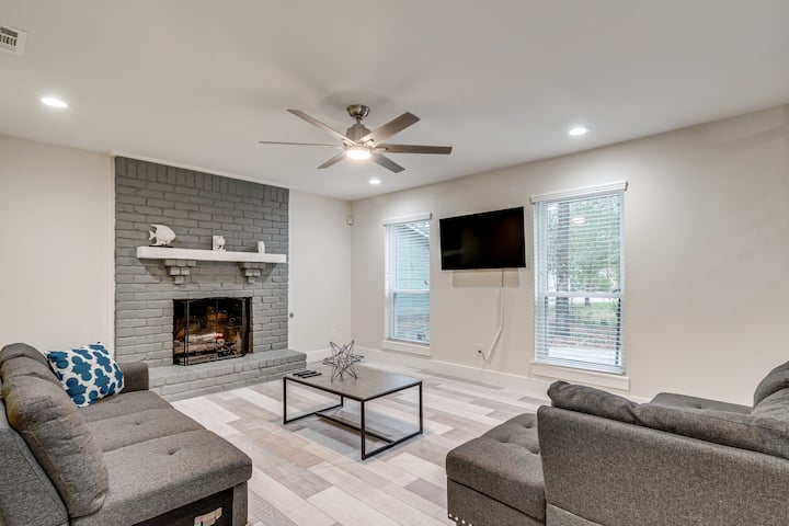 3 Mi To The Woodlands: Warm & Welcoming Home! - The Woodlands