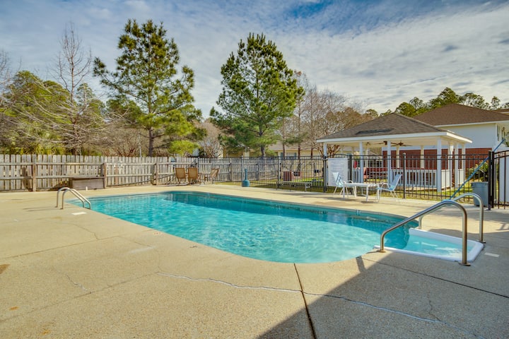 Community Grills & Pool: Gautier Condo! - Shepard State Park, Gautier