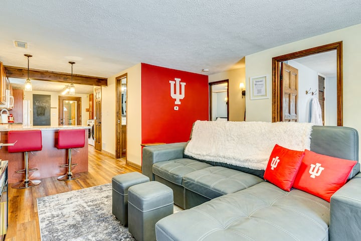 1 Mi To Iu: Hoosier Home W/ Fire Pit & Fenced Yard - Bloomington, IN