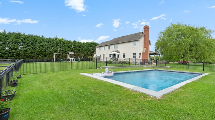North Fork Farmhouse - Greenport, NY