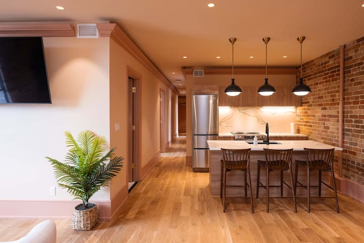 4br Nola Escape | Pool +Historic Charm - New Orleans, LA