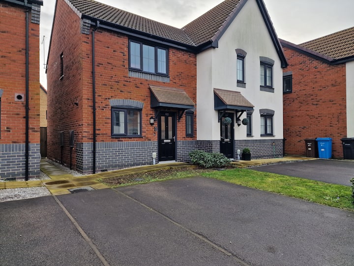 Woldcarr - Clean Modern House With Parking - Kingston upon Hull