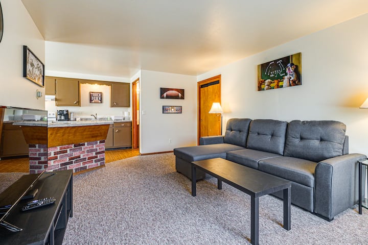 3 Mi To Lambeau Field: Ideally Located Townhome! - Green Bay, WI